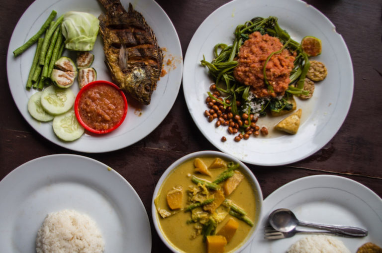Die Indonesische Küche: 25 Indonesische Gerichte (auch für Vegetarier)